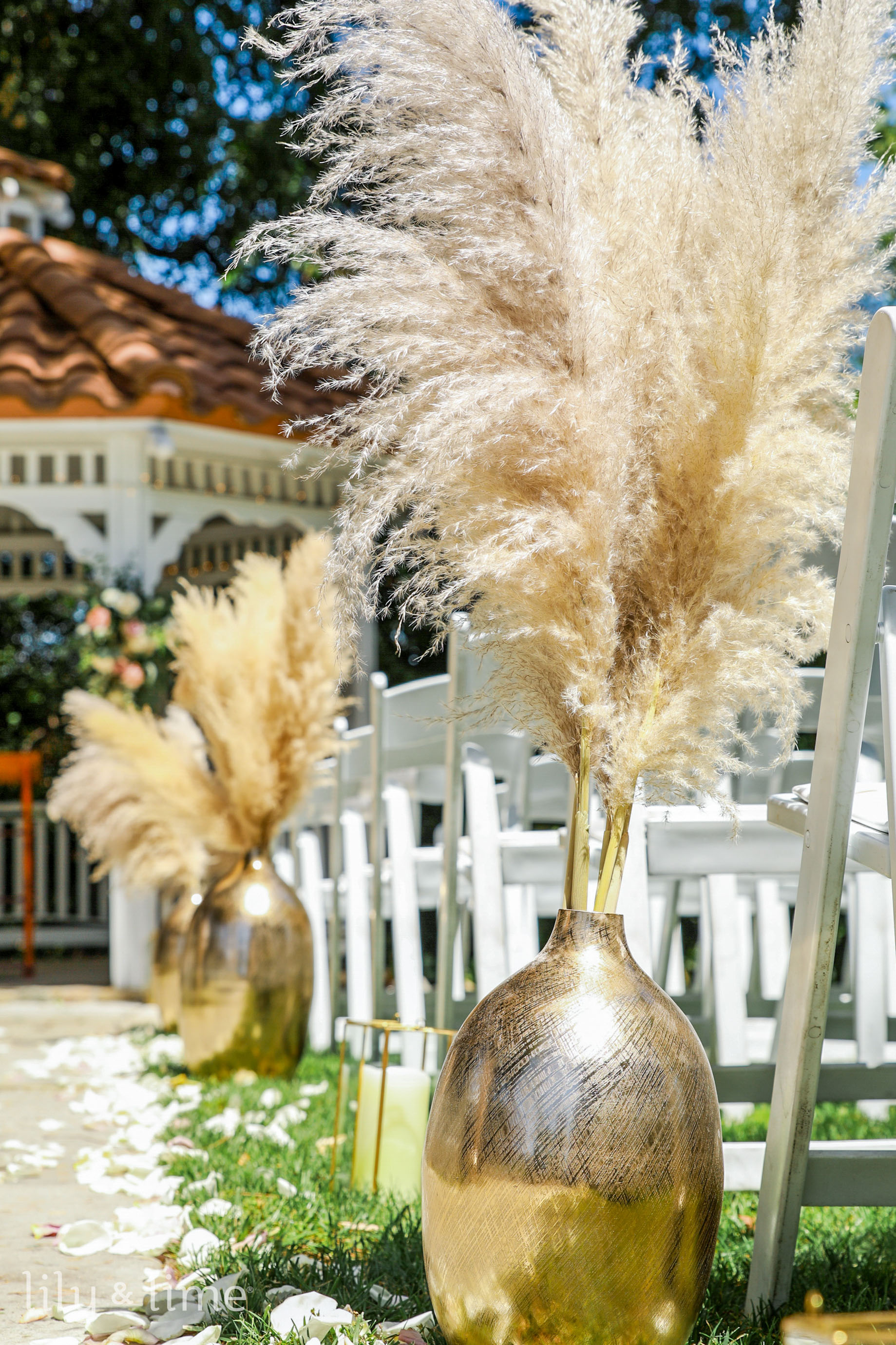 Design Your Dream Wedding Processional With These 27 Epic Aisle Décor ...