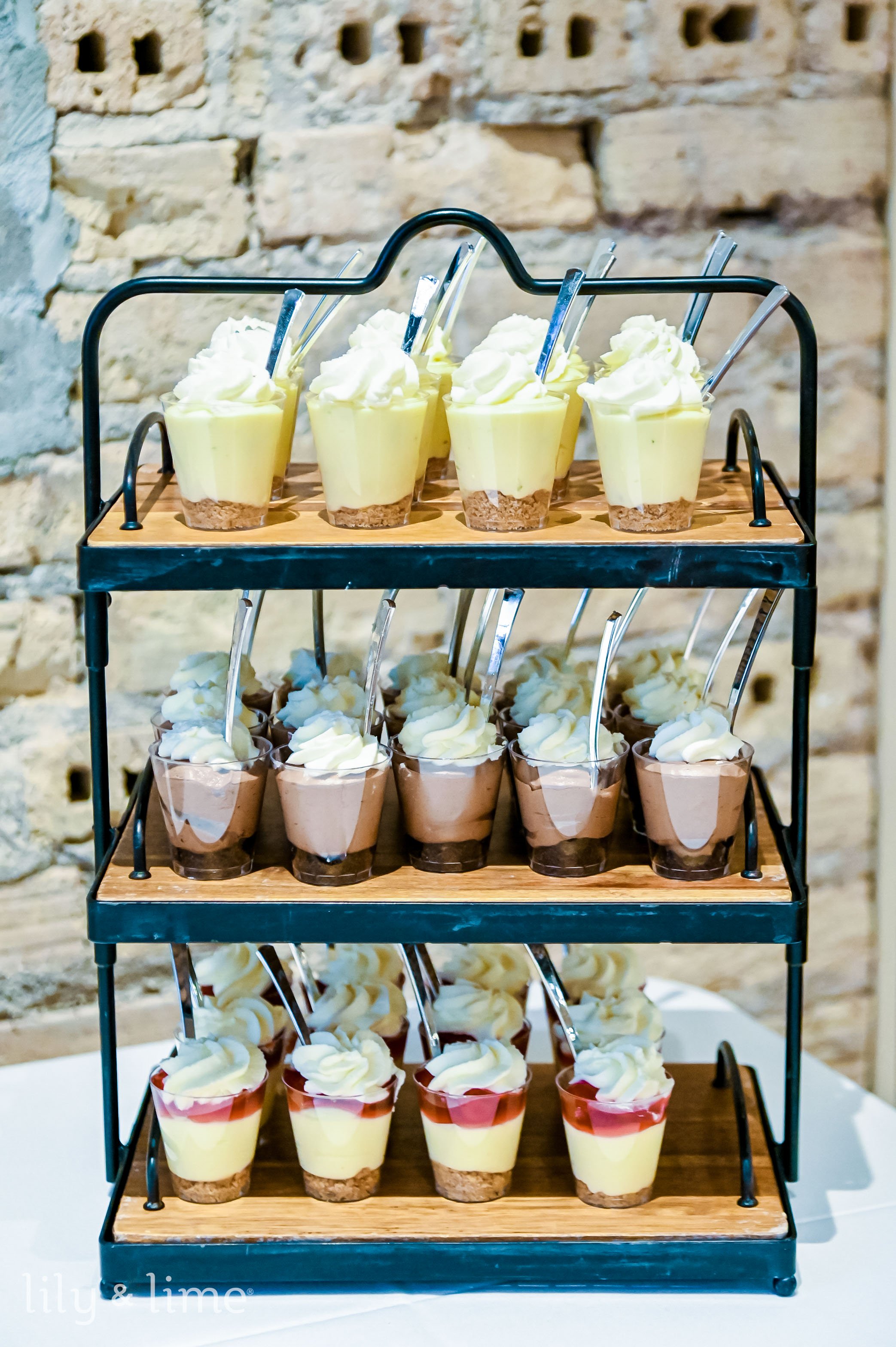 Delicious Cocktail Hour Ideas For Your Summer Wedding | Lily & Lime