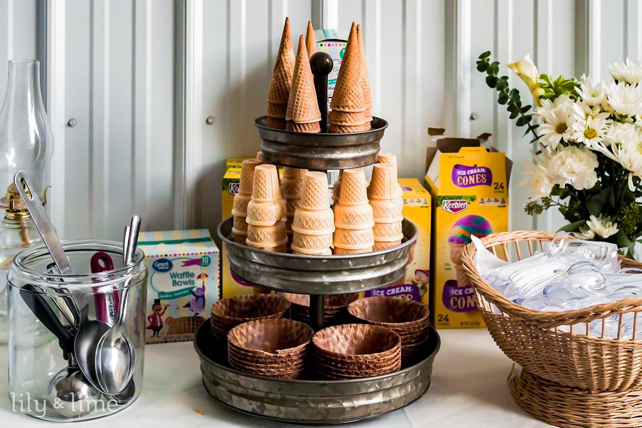 Delicious Cocktail Hour Ideas For Your Summer Wedding | Lily & Lime