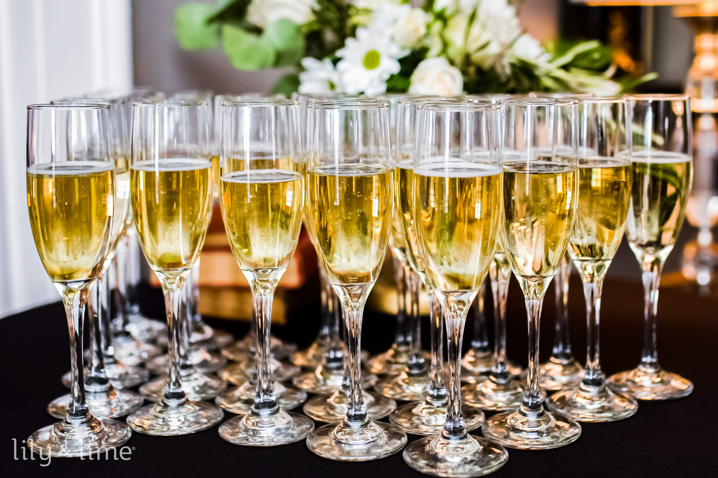 Delicious Cocktail Hour Ideas For Your Summer Wedding | Lily & Lime