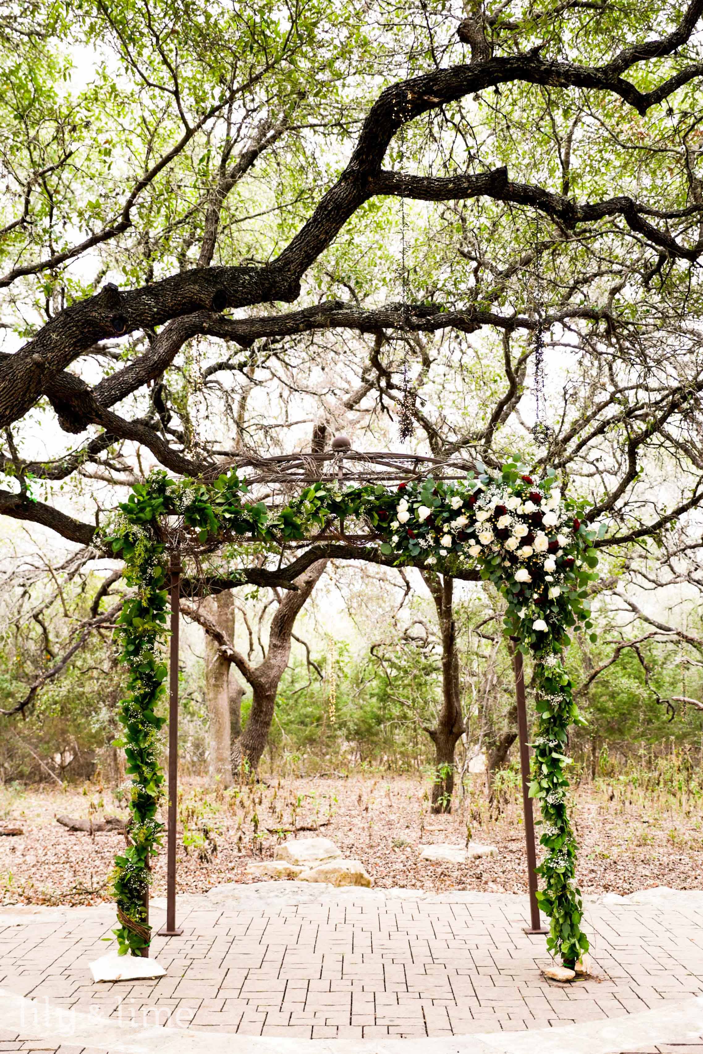 Best greenery for wedding arch | Beachweddingtips.com